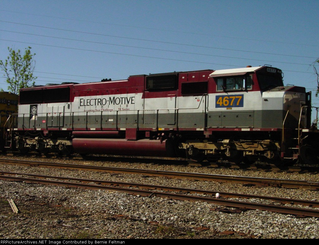 CSX 4677 (former EMDX 7002 SD70M) on southbound Q545-26 awaiting new crew